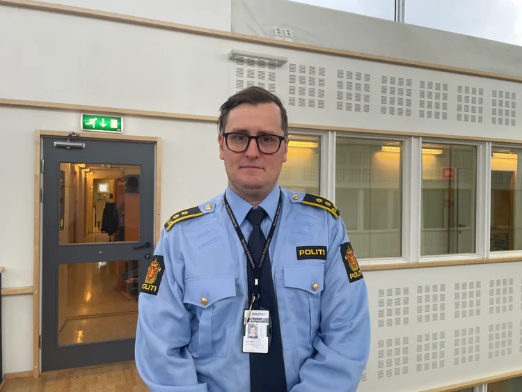 Fire russere fengslet: – Fant en god del fotoutstyr - TV 2