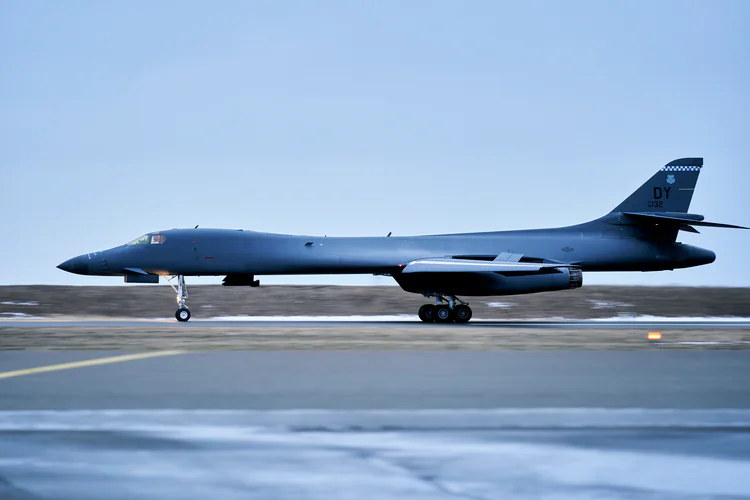 USA skal bruke B-1B bombefly i militærøvelse med Sør-Korea lørdag - TV 2