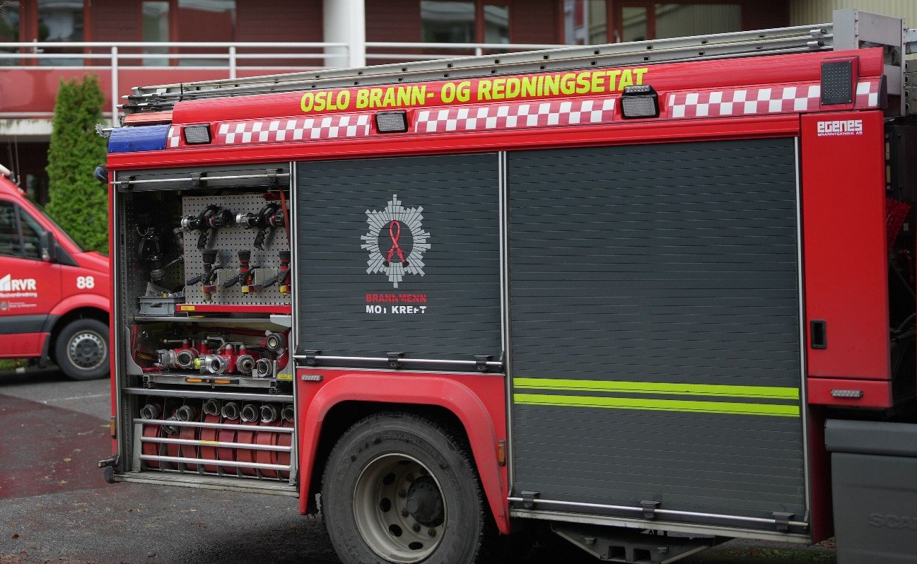 Én alvorlig skadd etter boligbrann i Oslo - TV 2