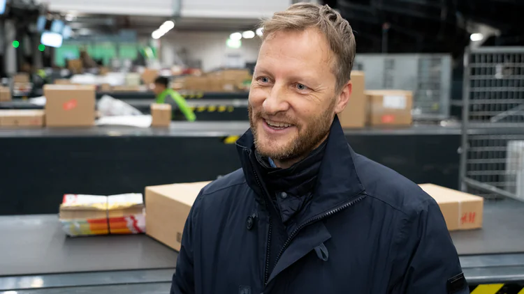 Over 100.000 uhentede pakker: – Nå må du hente - TV 2