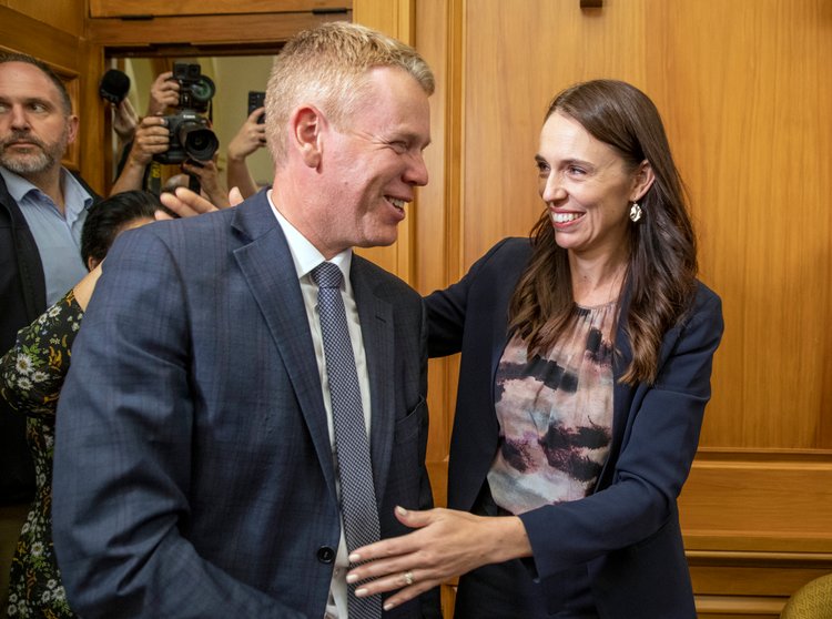 Chris Hipkins tatt i ed som New Zealands nye statsminister - TV 2