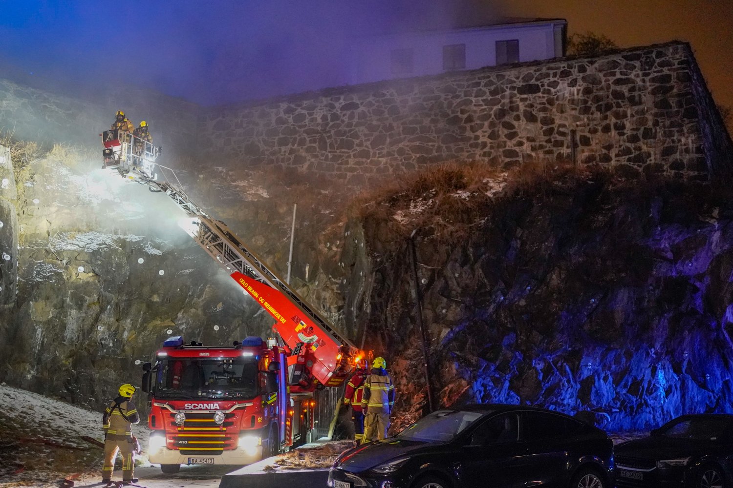 Brann i Oslo: – Åpne flammer ut vinduet - TV 2