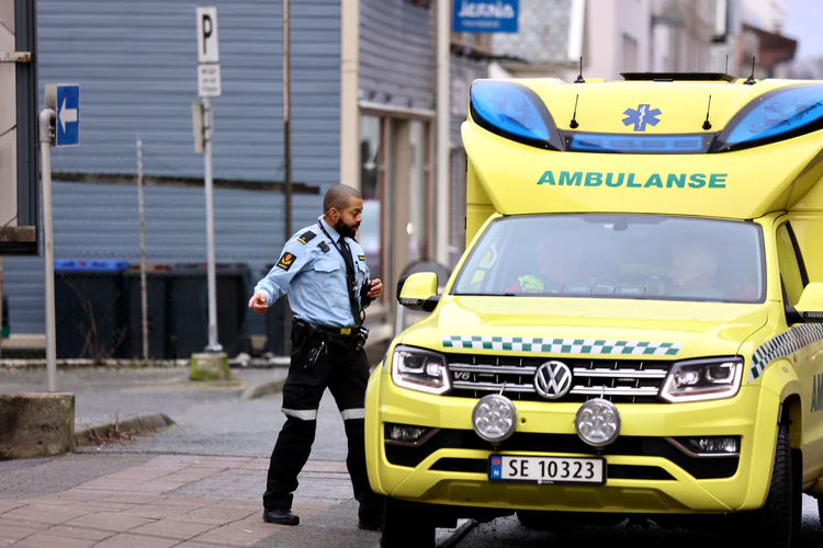 Ambulansen har forlatt tingretten - TV 2
