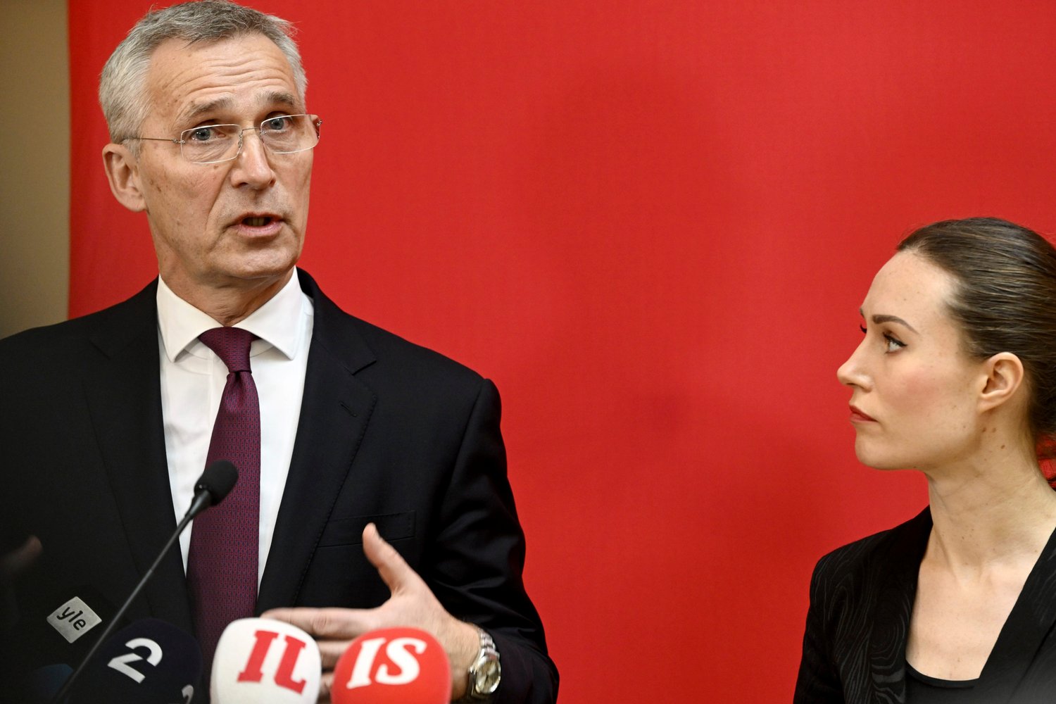 Stoltenberg og Støre ankommer nordisk toppmøte - TV 2