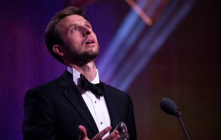 Anders Danielsen Lie skal spille mot Glenn Close - TV 2