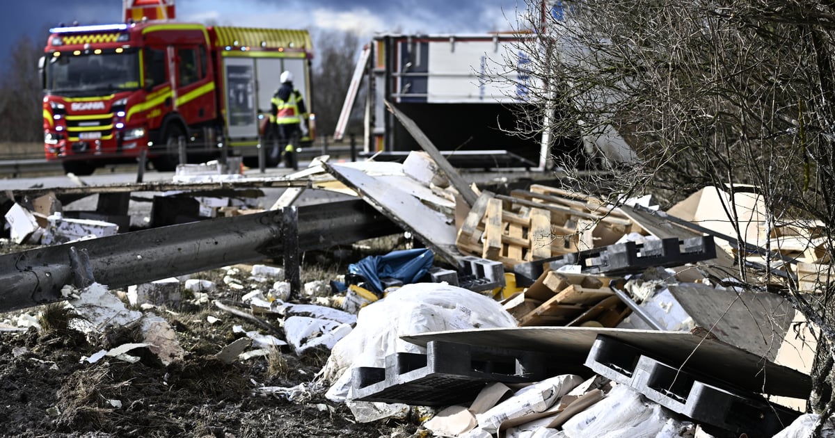 Store mengder majones stenger riksvei i Sverige - TV 2