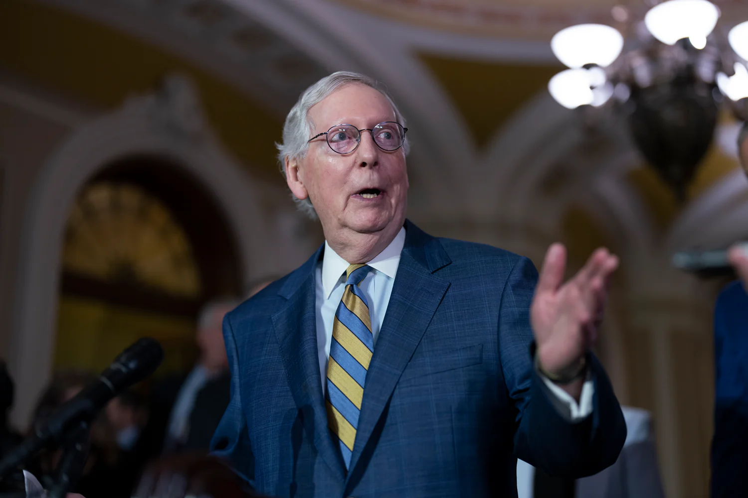 Mitch McConnell (81) utskrevet fra sykehus etter hjernerystelse - TV 2