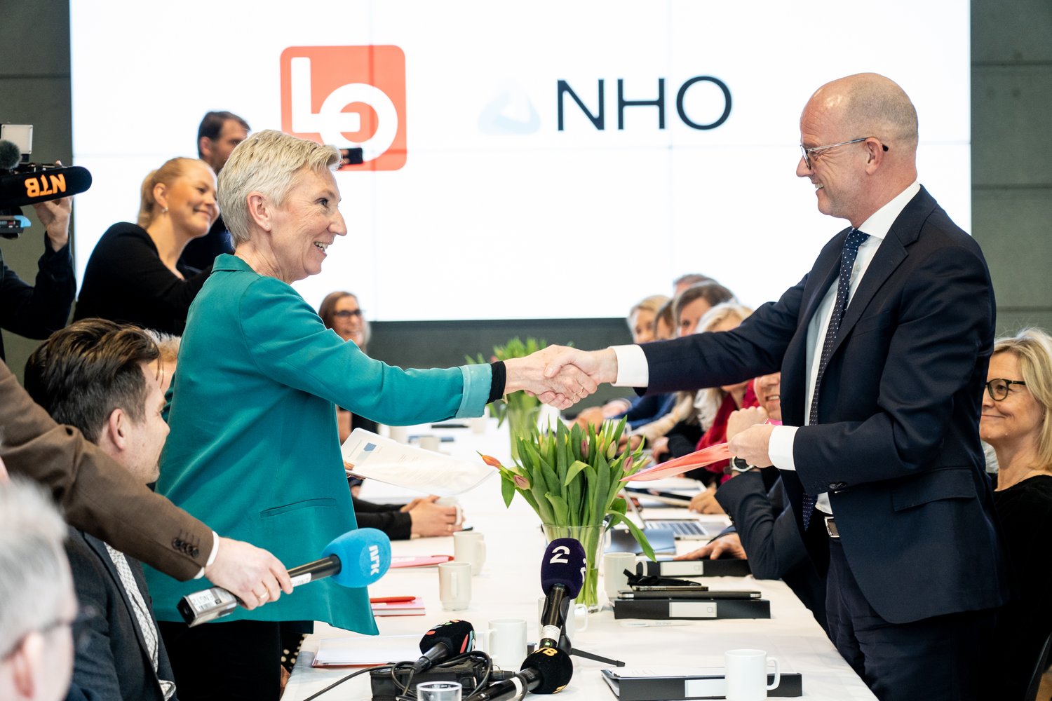 NHO har fått LOs krav for lønnsoppgjøret - TV 2
