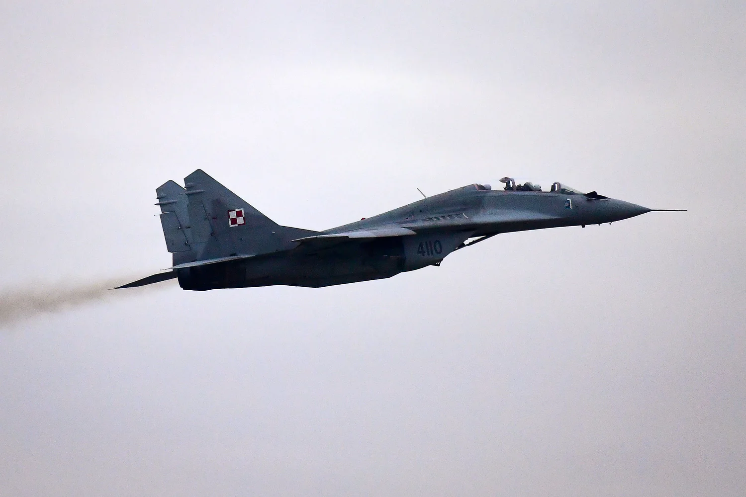 Polen: Har levert jagerfly til Ukraina - TV 2