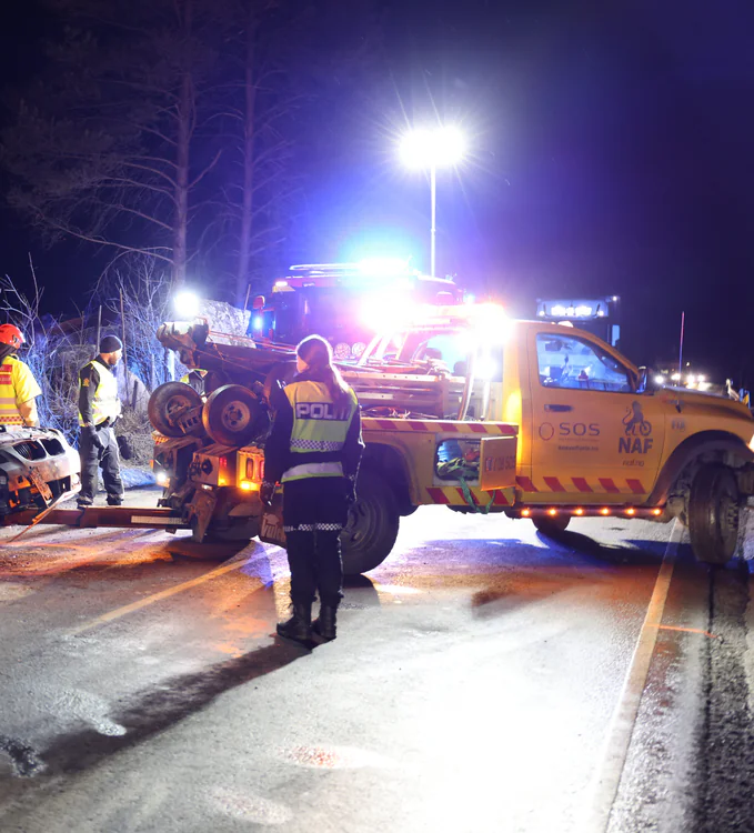 Alvorlig trafikkulykke i Gol - flere luftambulanser tilkalt - TV 2