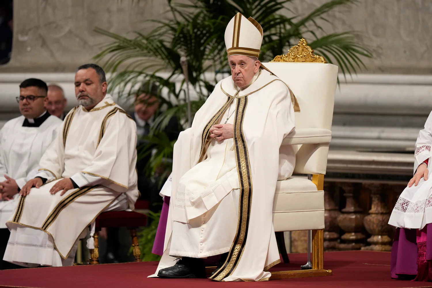 «Kun» 15 grader i Roma – paven dropper korsvandring - TV 2