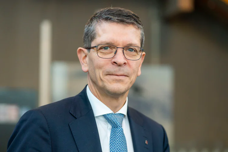 Konsernsjefen i Kongsberg Gruppen tjente over 11 millioner i fjor - TV 2