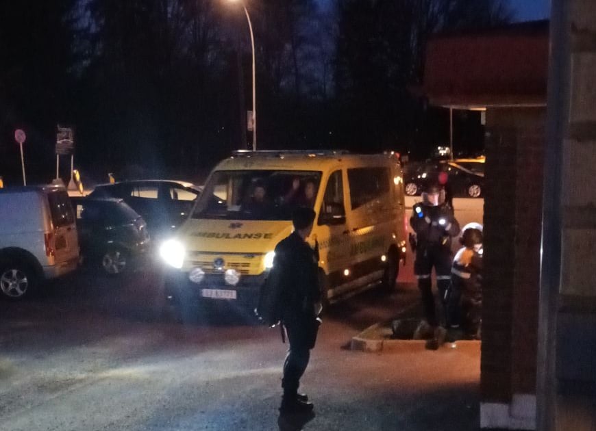 Mann knivstukket i ryggen på fest - kvinne pågrepet - TV 2