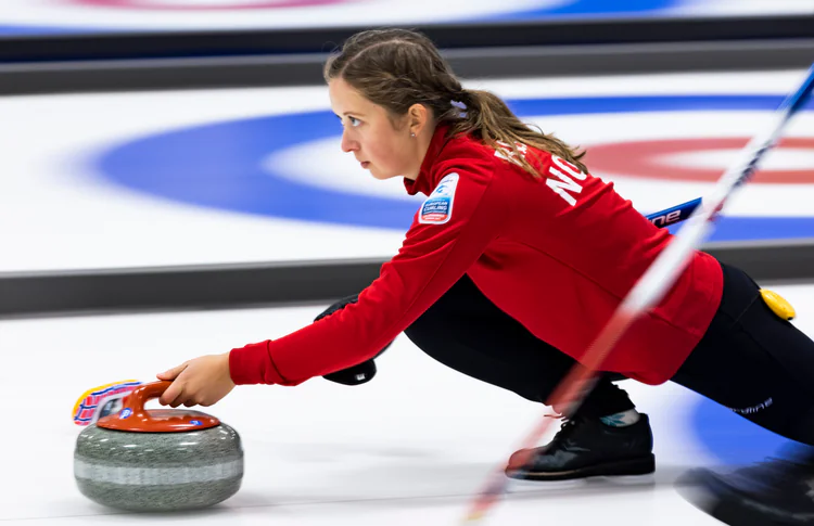 Norsk storseier i curling-VM – håpet om semifinale lever - TV 2