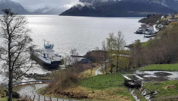 Ferge endte i fjæresteinene på Sunnmøre - TV 2