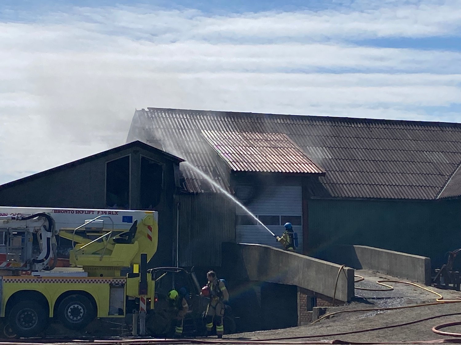 Kontroll på brann i Rogaland: Kalver døde - TV 2