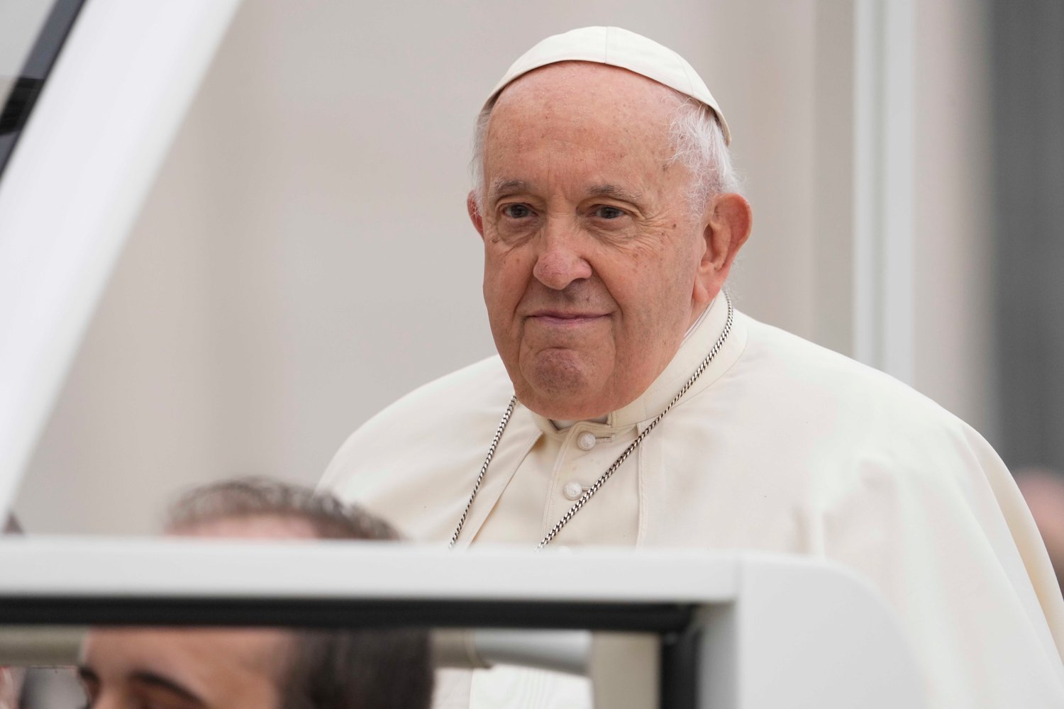 Bil braste gjennom port til Vatikanet - TV 2