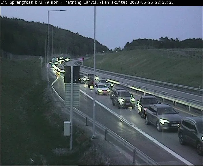 Alvorlig ulykke på E18: Sjåfør på lastebil siktet - TV 2