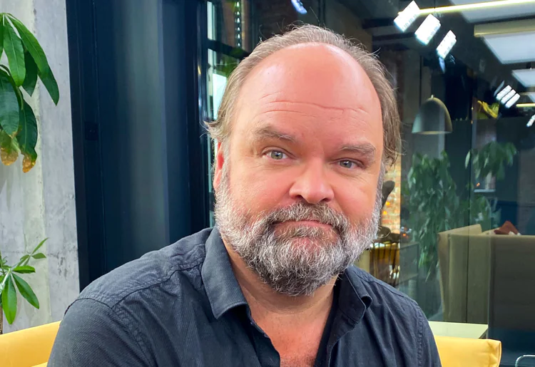 Alvorlig front mot front-kollisjon – fem personer skadet - TV 2