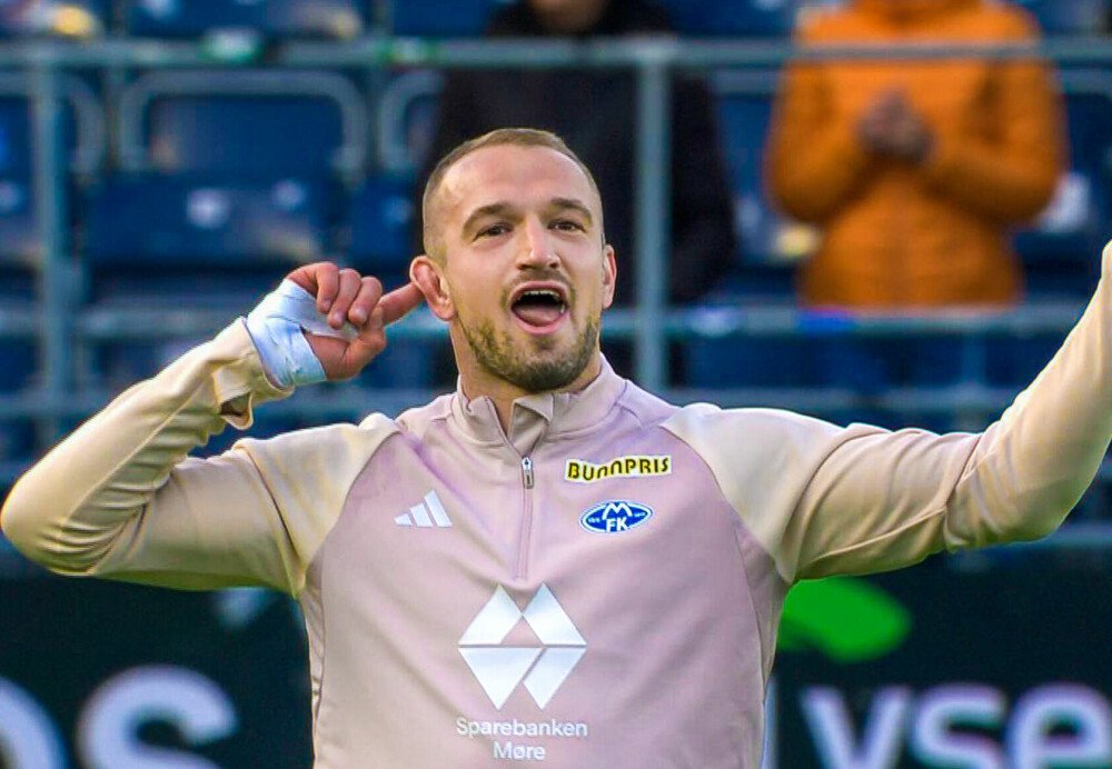 Berisha hetset med «hore»-sang – svarte med gest - TV 2