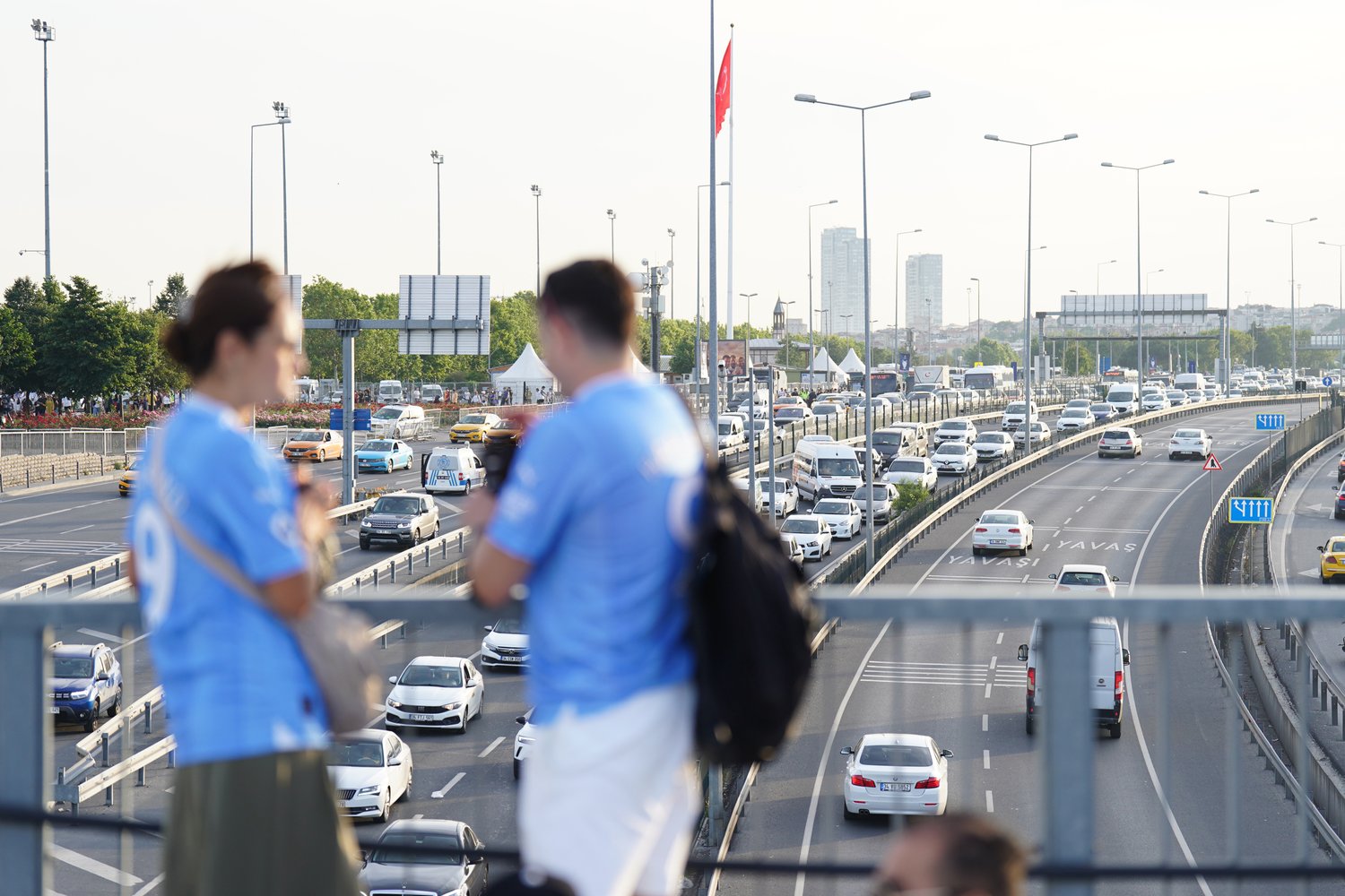 Trafikkaos i Istanbul – City-bussen forsinket - TV 2