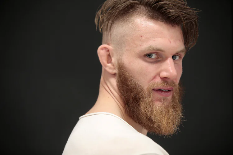 Emil Meek trekker seg fra Mesternes mester - TV 2