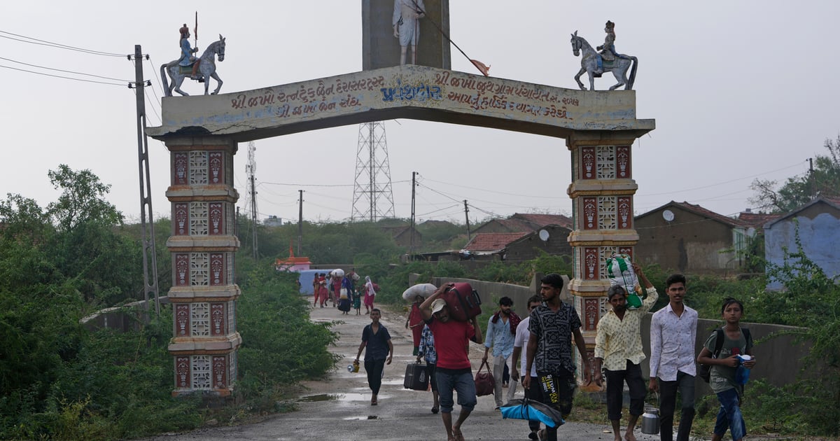 Over 100.000 evakuert før syklon treffer India og Pakistan - TV 2