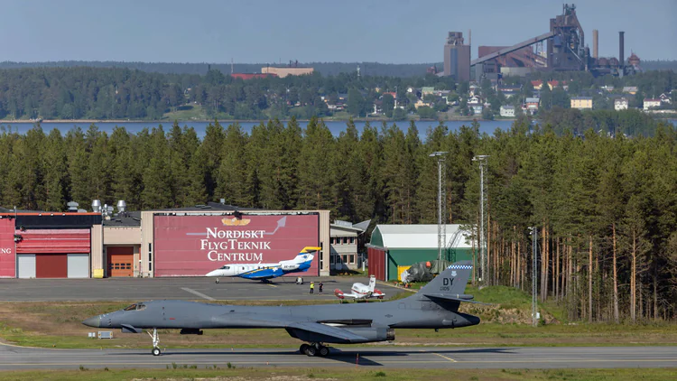 Amerikanske bombefly landet i Nord-Sverige - TV 2