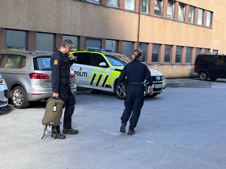 Kvinne funnet kritisk skadet på hotell i Bergen – én person pågrepet - TV 2