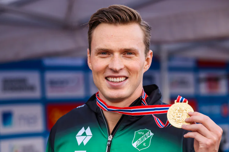 Kongepokaler til Karsten Warholm og Henriette Jæger i friidretts-NM - TV 2