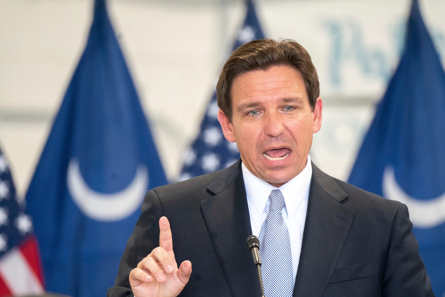 Ron DeSantis uskadd etter bilulykke - TV 2