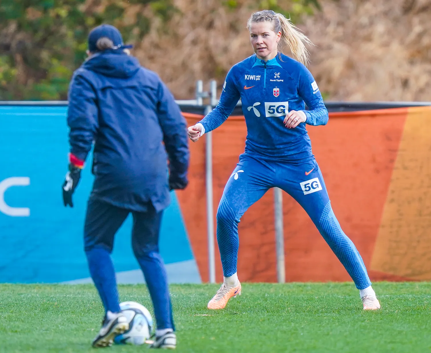 Hele VM-troppen på treningsfeltet – Hegerberg og Bjelde ikke med i ...