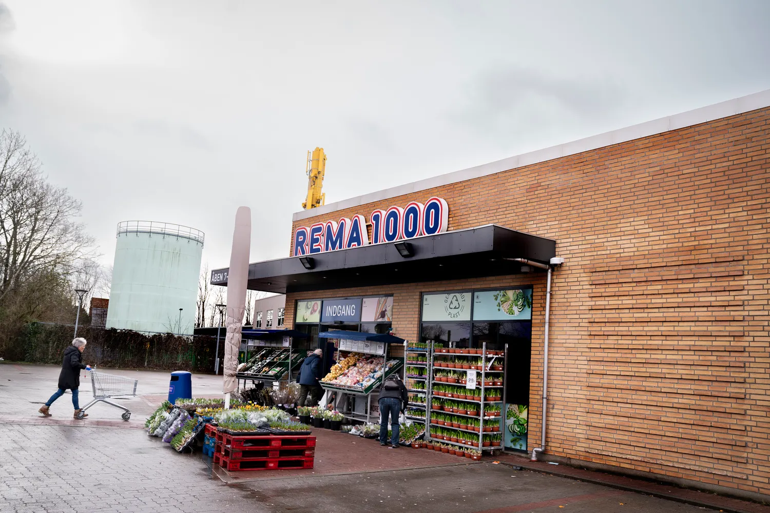 Rema 1000 får overta Aldi i Danmark - TV 2