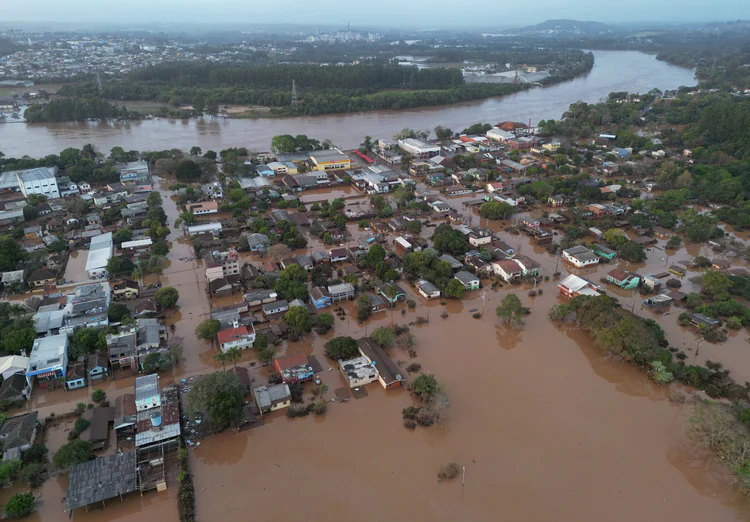 Minst 27 døde og flere enn tusen hjemløse etter syklon i Brasil - TV 2