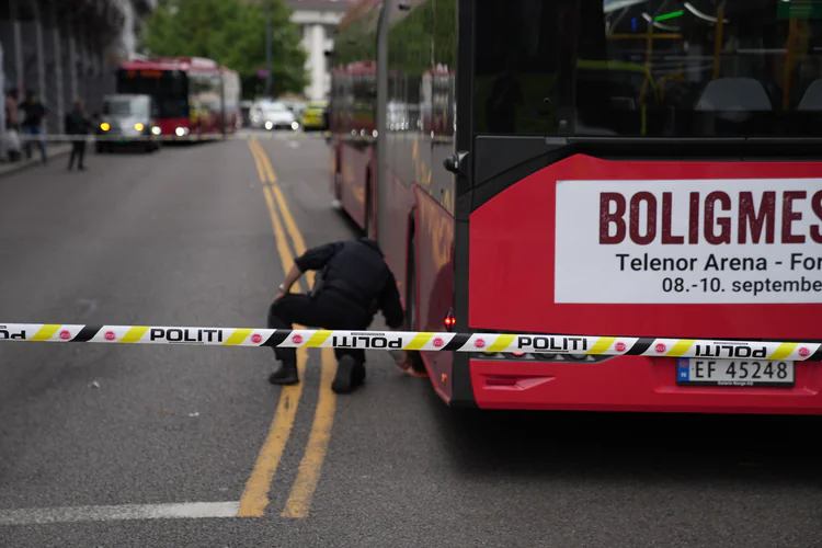 Person alvorlig skadet etter bussulykke i Oslo - TV 2