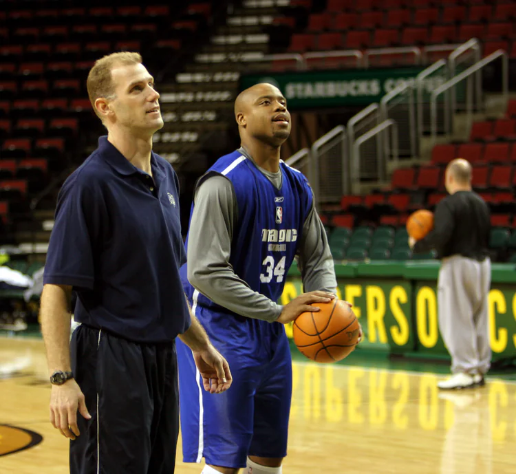 Tidligere NBA-spiller døde under yoga-øvelse - TV 2