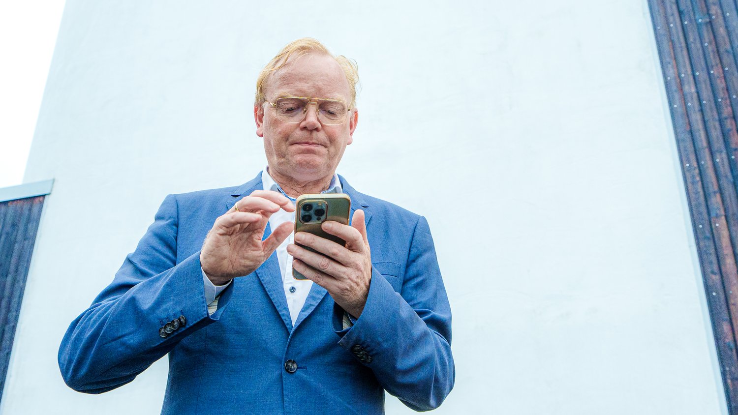 Sindre Finnes utelot Sveits-aksjer fra oversikt: – Naturlig nok - TV 2