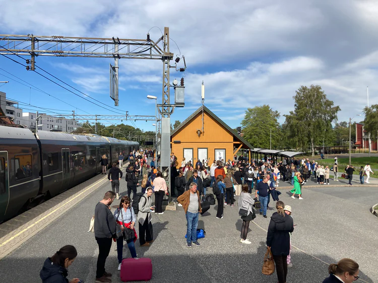 Østfoldbanen/Follobanen: – Regn med forsinkelser - TV 2