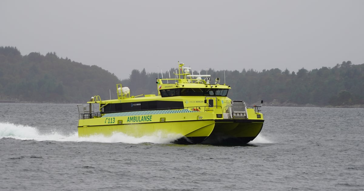 Bil i vannet på Austevoll – redningsaksjon pågår - TV 2