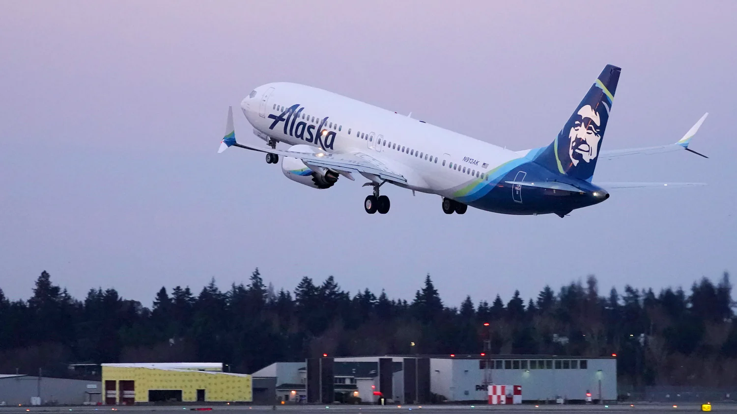 Flydrama i USA: Passasjer sov mens pilot forsøkte å styrte flyet - TV 2