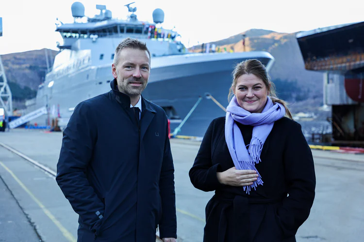 Nytt kystvaktskip døpt i dag - TV 2