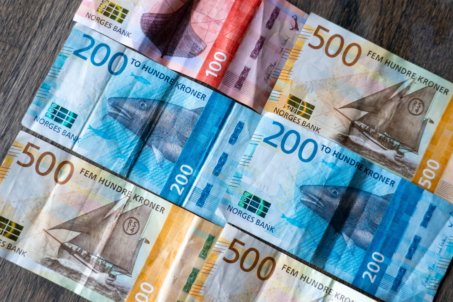 NRK: 36 milliarder i sedler smuglet ut av Norge - TV 2