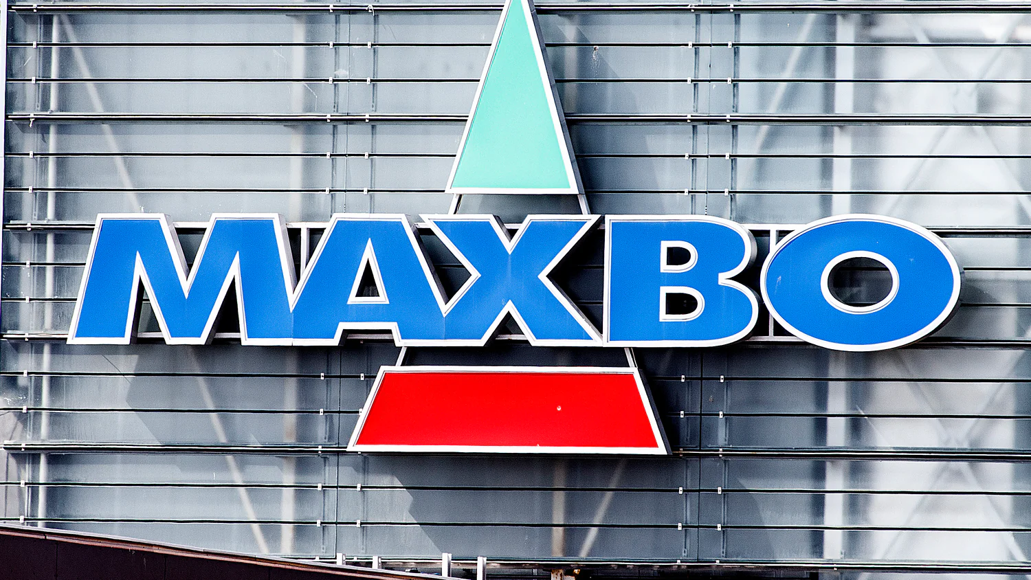 Maxbo permitterer 100 ansatte - TV 2