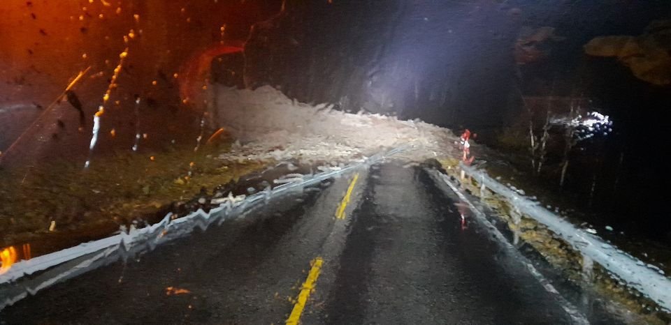 Overhengende fare for skred: – Kom dere vekk! - TV 2