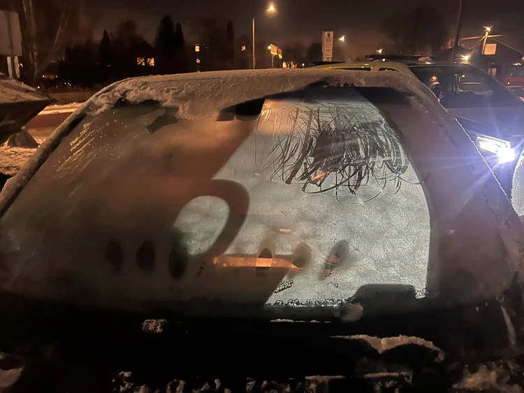 Politiet stoppet denne bilen: – Forsøkte febrilsk å skrape med fingrene ...