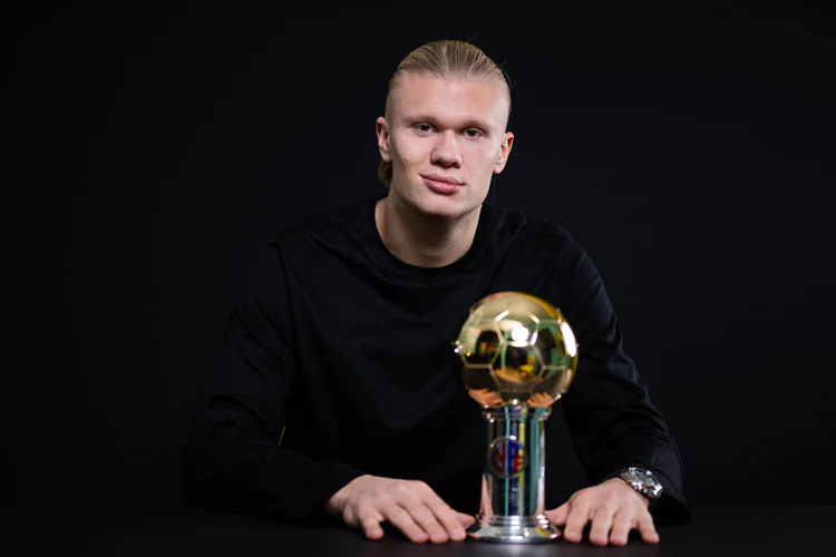 Erling Braut Haaland og Caroline Graham Hansen tildelt NFFs gullball ...