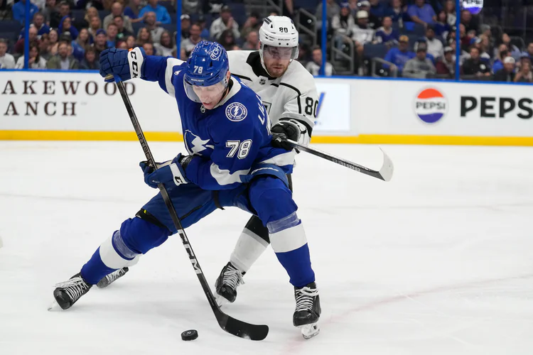 Emil Lilleberg med sitt første NHL- målpoeng i Tampa Bay-seier - TV 2