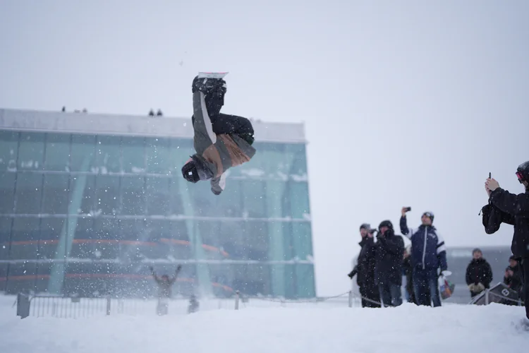 Står snowboard ned operataket: – Folk elsker å se på - TV 2
