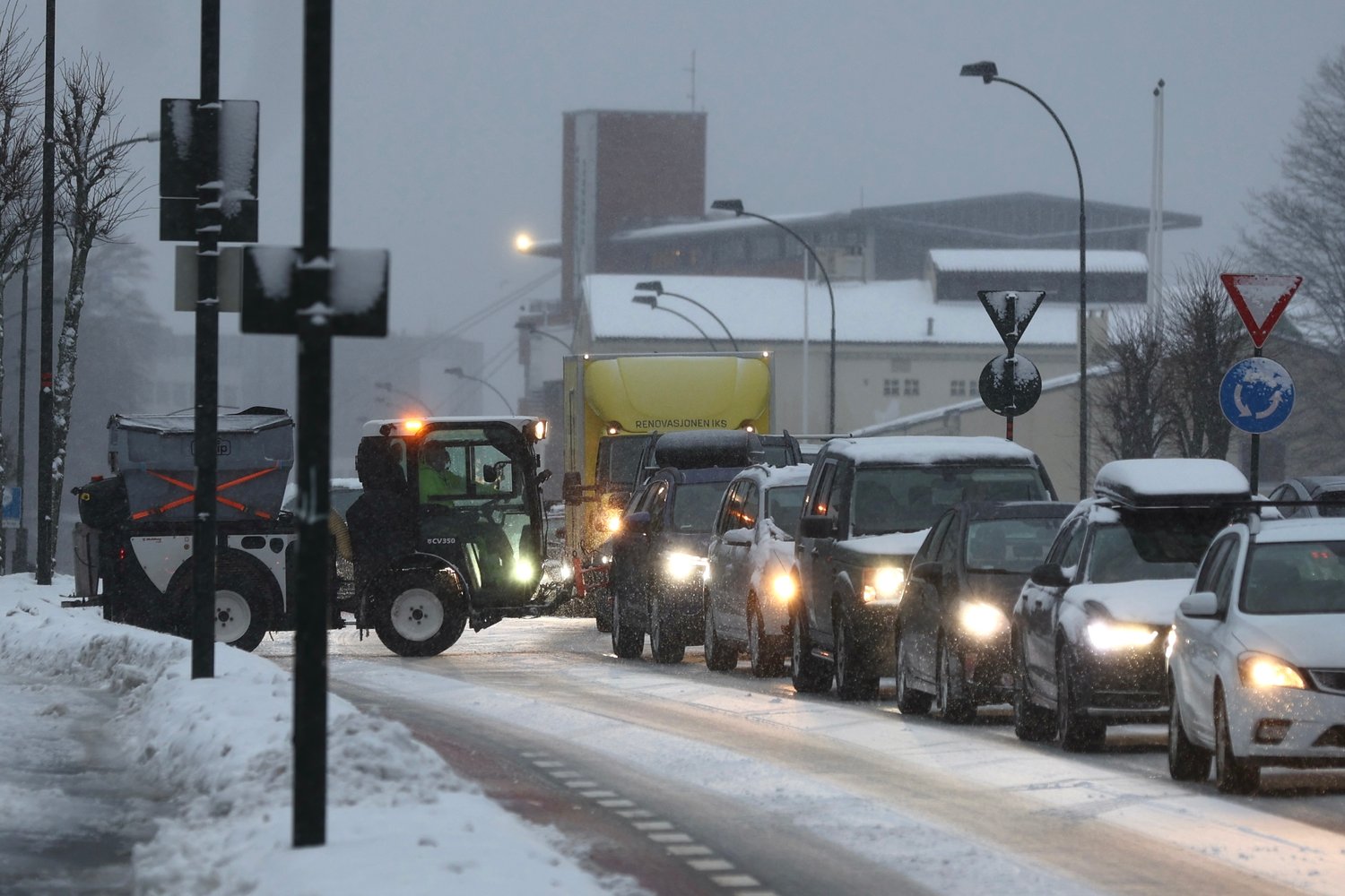 Trafikkaos i Stavanger: – Lange køer - TV 2