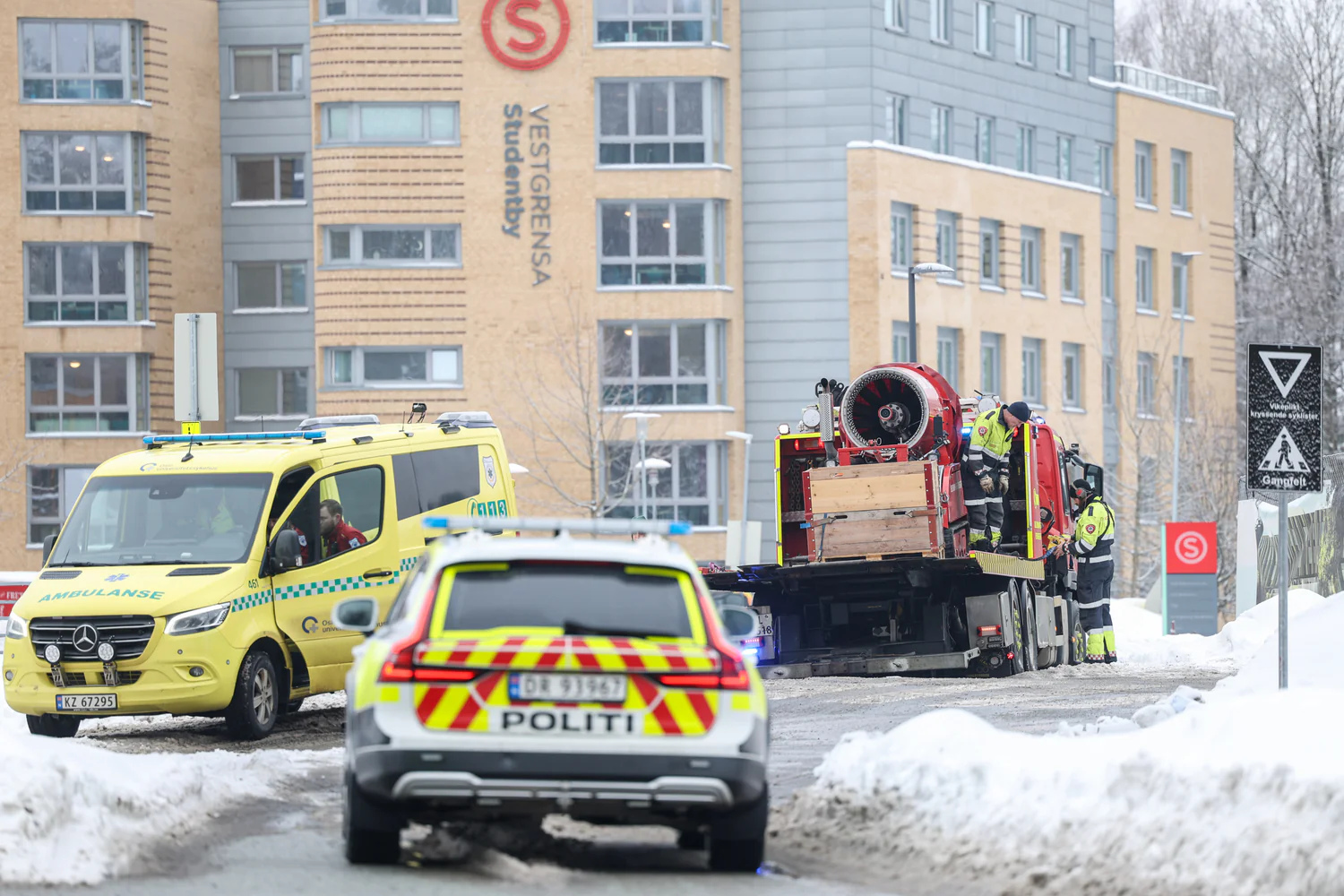 Avblåser eksplosjonsfare etter brann i konteiner på Blindern i Oslo - TV 2